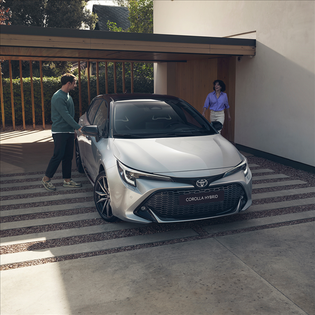 Descopera specificatiile Corolla Hatchback Hybrid